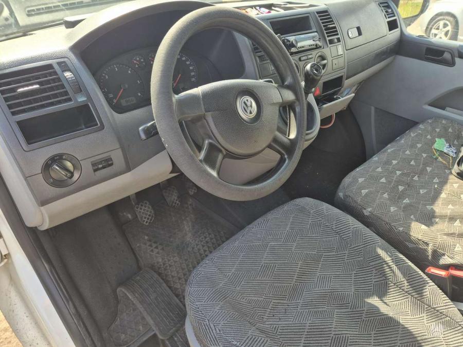 White Volkswagen Transporter 2009 in Utena, with an engine capacity of 2.50 L and mileage of 386 thousand km for 2200 €, photo 12 on AUTOMOTO.COM.LV