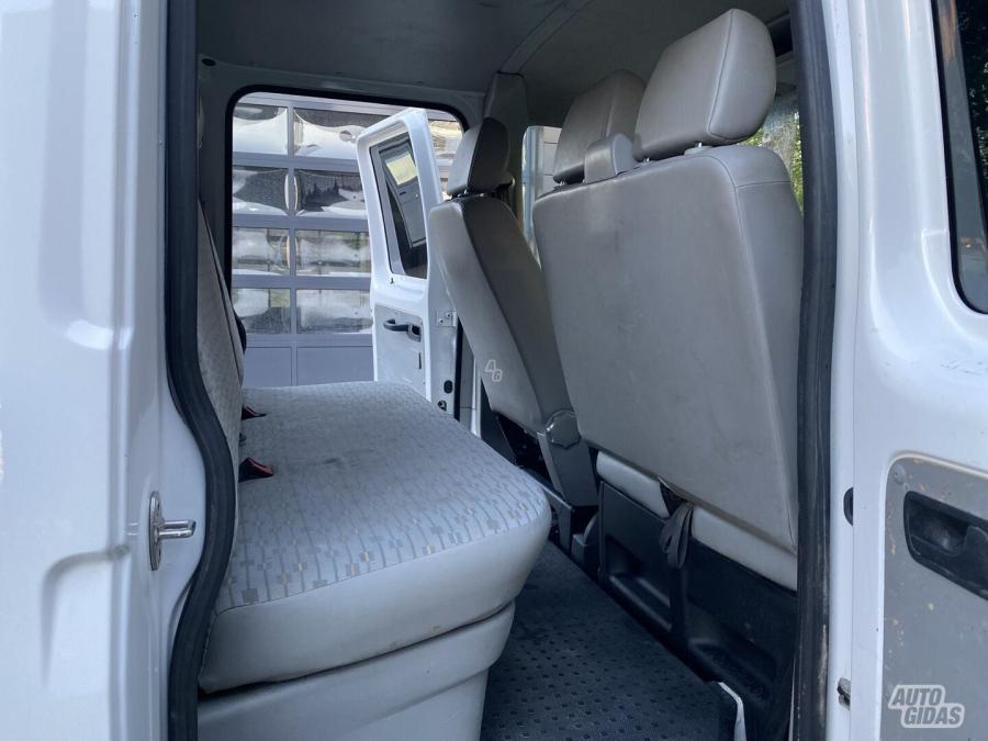 Balts Volkswagen Transporter 2010 Utena, ar dzinēja tilpumu 2.00 L un nobraukumu 302 tūkst. km par 7950 €, foto 9 vietnē AUTOMOTO.COM.LV