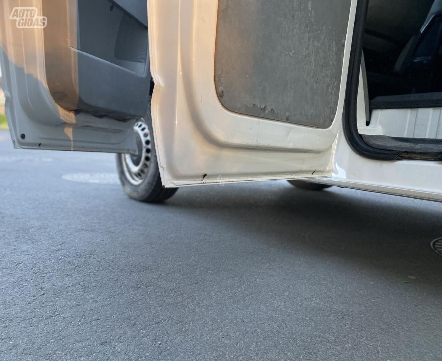 Balts Volkswagen Transporter 2010 Utena, ar dzinēja tilpumu 2.00 L un nobraukumu 302 tūkst. km par 7950 €, foto 14 vietnē AUTOMOTO.COM.LV