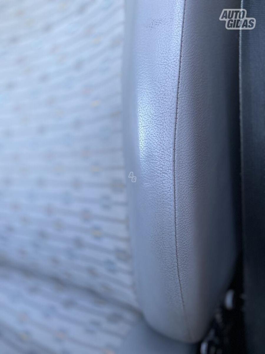 Balts Volkswagen Transporter 2010 Utena, ar dzinēja tilpumu 2.00 L un nobraukumu 302 tūkst. km par 7950 €, foto 28 vietnē AUTOMOTO.COM.LV