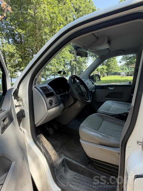 Balts Volkswagen Transporter 2010 Kuldīga, ar dzinēja tilpumu 2.00 L un nobraukumu 379 tūkst. km par 8900 €, foto 7 vietnē AUTOMOTO.COM.LV