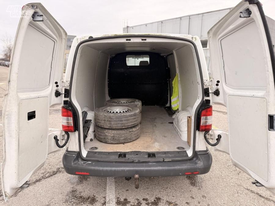 White Volkswagen Transporter 2011 in Kaunas, with an engine capacity of 2.00 L and mileage of 168 thousand km for 6799 €, photo 8 on AUTOMOTO.COM.LV