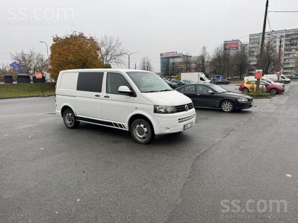 Balts Volkswagen Transporter 2011 Rīga, ar dzinēja tilpumu 2.00 L un nobraukumu 230 tūkst. km par 6500 €, foto 2 vietnē AUTOMOTO.COM.LV