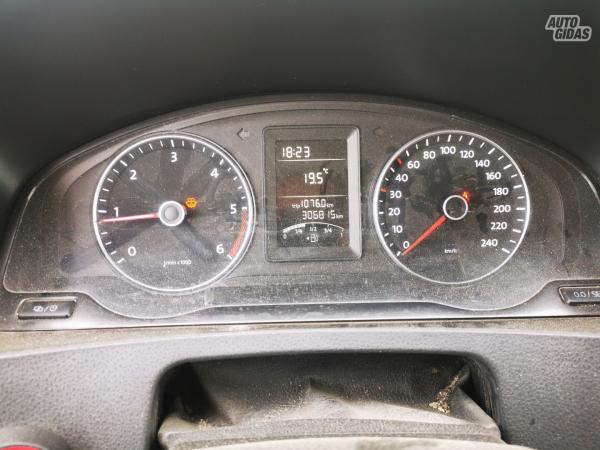 White Volkswagen Transporter 2013 in Ukmerge, with an engine capacity of 2.00 L and mileage of 305 thousand km for 5300 €, photo 7 on AUTOMOTO.COM.LV