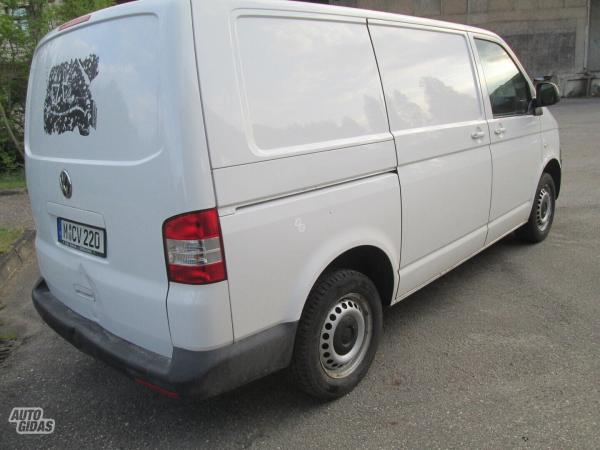 White Volkswagen Transporter 2014 in Kelme, with an engine capacity of 2.00 L and mileage of 326 thousand km for 5600 €, photo 6 on AUTOMOTO.COM.LV