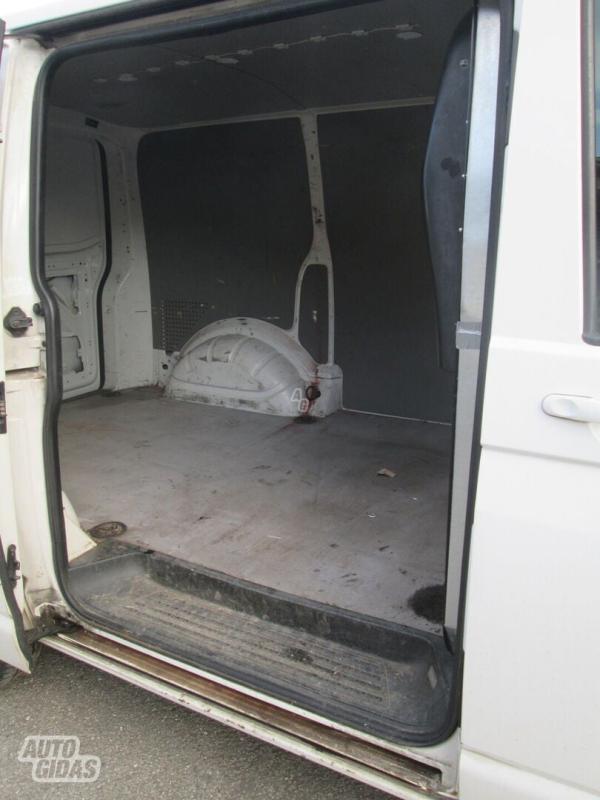 White Volkswagen Transporter 2014 in Kelme, with an engine capacity of 2.00 L and mileage of 326 thousand km for 5600 €, photo 9 on AUTOMOTO.COM.LV