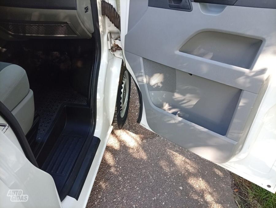White Volkswagen Transporter 2014 in Vilnius, with an engine capacity of 2.00 L and mileage of 280 thousand km for 8600 €, photo 12 on AUTOMOTO.COM.LV