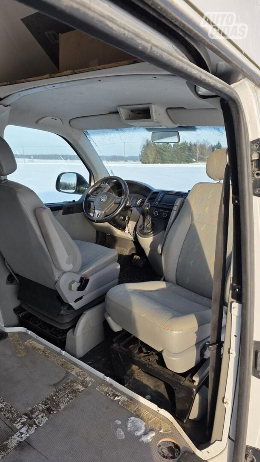 White Volkswagen Transporter 2015 in Panevezys, with an engine capacity of 2.00 L and mileage of 420 thousand km for 6700 €, photo 7 on AUTOMOTO.COM.LV