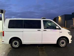 White Volkswagen Transporter 2017 in Panevezys, with an engine capacity of 2.00 L and mileage of 319 thousand km for 7800 €, photo 8 on AUTOMOTO.COM.LV