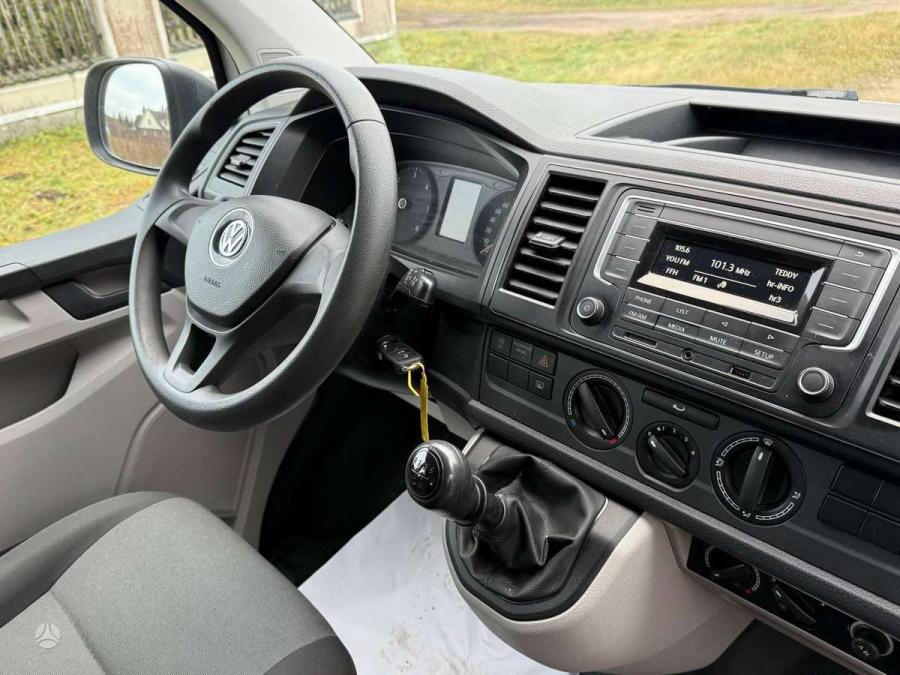 Balts Volkswagen Transporter 2018 Viļņa, ar dzinēja tilpumu 2.00 L un nobraukumu 195 tūkst. km par 14200 €, foto 9 vietnē AUTOMOTO.COM.LV
