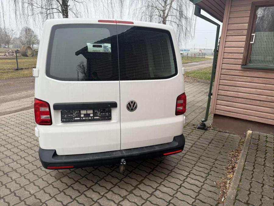 White Volkswagen Transporter 2019 in Marijampole, with an engine capacity of 1.97 L and mileage of 230 thousand km for 11200 €, photo 4 on AUTOMOTO.COM.LV