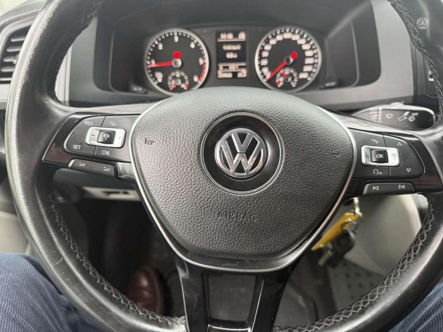 White Volkswagen Transporter 2019 in Marijampole, with an engine capacity of 1.97 L and mileage of 230 thousand km for 11200 €, photo 10 on AUTOMOTO.COM.LV