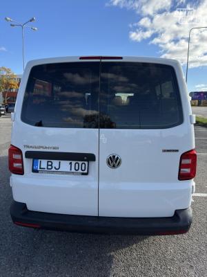 White Volkswagen Transporter 2019 in Klaipeda, with an engine capacity of 2.00 L and mileage of 224 thousand km for 17300 €, photo 9 on AUTOMOTO.COM.LV