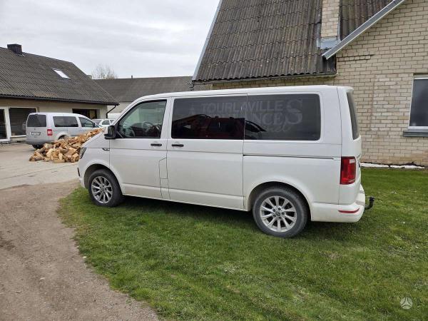 White Volkswagen Transporter 2019 in Sakiai, with an engine capacity of 1.97 L and mileage of 235 thousand km for 11500 €, photo 8 on AUTOMOTO.COM.LV
