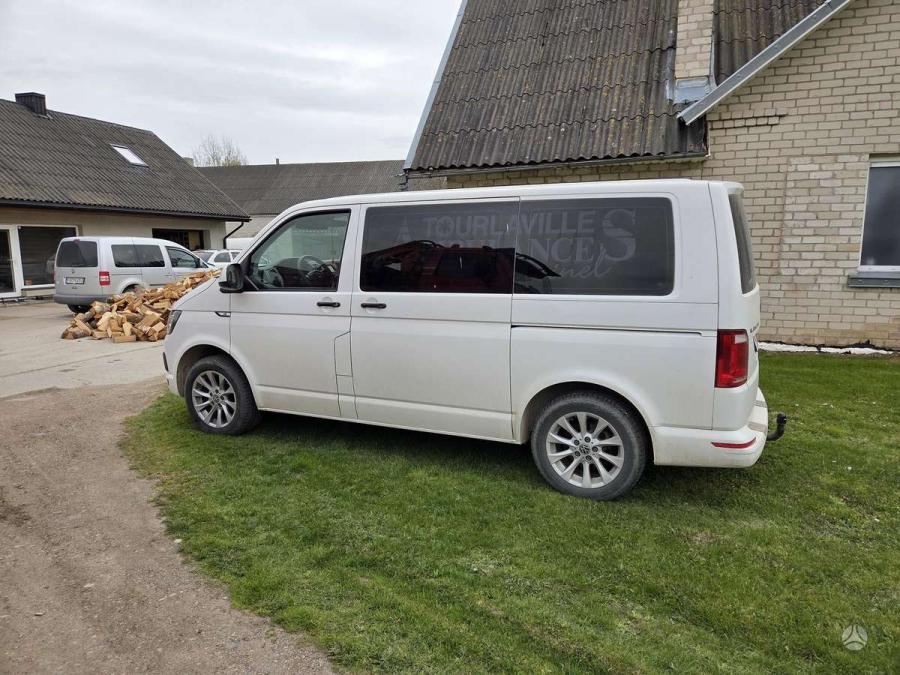 White Volkswagen Transporter 2019 in Sakiai, with an engine capacity of 1.97 L and mileage of 235 thousand km for 11500 €, photo 8 on AUTOMOTO.COM.LV