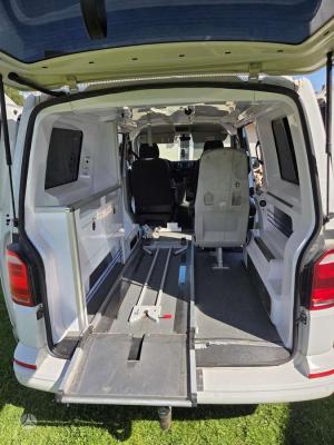 White Volkswagen Transporter 2019 in Sakiai, with an engine capacity of 1.97 L and mileage of 235 thousand km for 11500 €, photo 12 on AUTOMOTO.COM.LV
