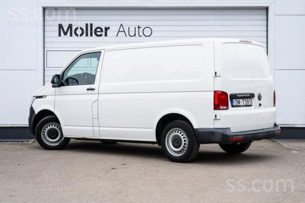 White Volkswagen Transporter 2020 in Riga, with an engine capacity of 2.00 L and mileage of 185 thousand km for 19950 €, photo 3 on AUTOMOTO.COM.LV