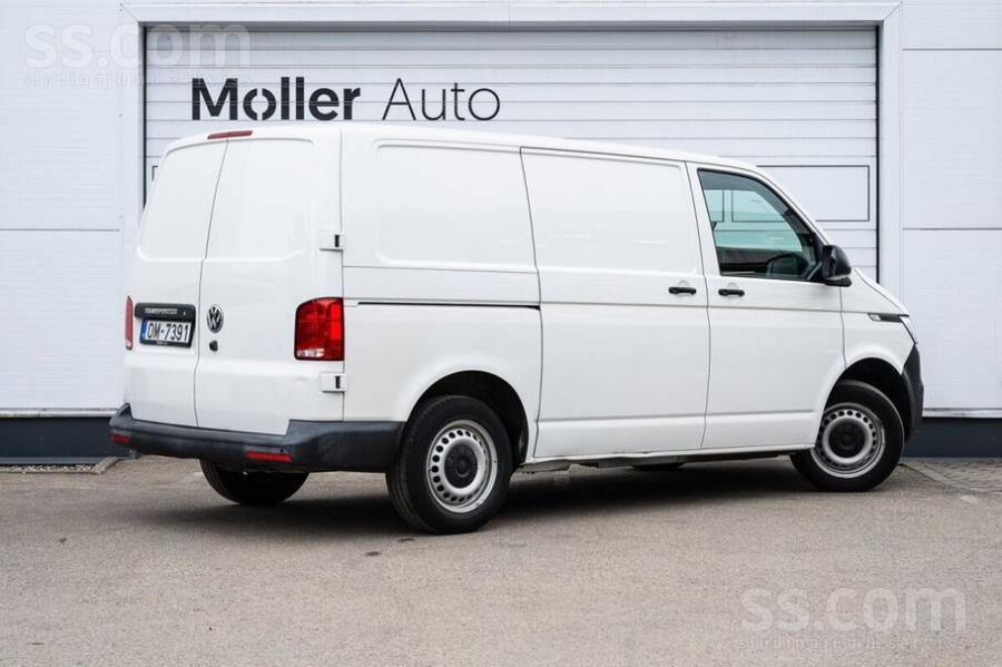 White Volkswagen Transporter 2020 in Riga, with an engine capacity of 2.00 L and mileage of 185 thousand km for 19950 €, photo 5 on AUTOMOTO.COM.LV