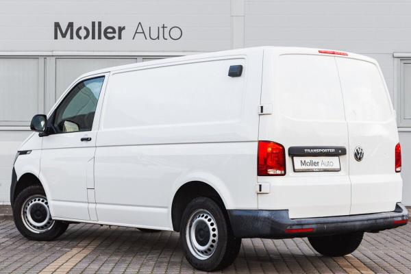 White Volkswagen Transporter 2020 in Ventspils, with an engine capacity of 2.00 L and mileage of 149 thousand km for 16600 €, photo 4 on AUTOMOTO.COM.LV