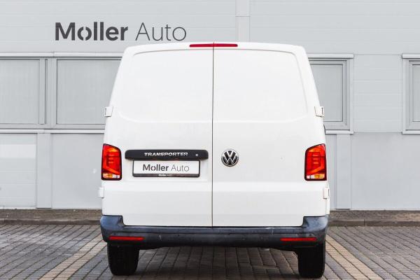 White Volkswagen Transporter 2020 in Ventspils, with an engine capacity of 2.00 L and mileage of 149 thousand km for 16600 €, photo 5 on AUTOMOTO.COM.LV