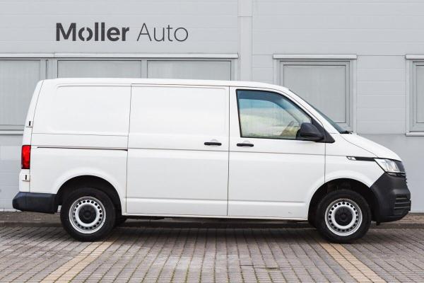 White Volkswagen Transporter 2020 in Ventspils, with an engine capacity of 2.00 L and mileage of 149 thousand km for 16600 €, photo 7 on AUTOMOTO.COM.LV