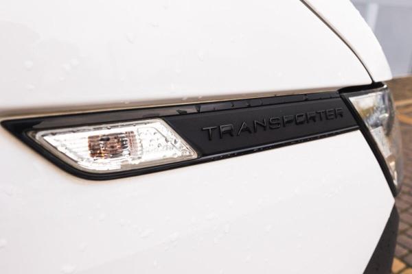 White Volkswagen Transporter 2020 in Ventspils, with an engine capacity of 2.00 L and mileage of 149 thousand km for 16600 €, photo 10 on AUTOMOTO.COM.LV