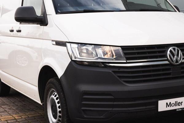 White Volkswagen Transporter 2020 in Ventspils, with an engine capacity of 2.00 L and mileage of 149 thousand km for 16600 €, photo 11 on AUTOMOTO.COM.LV
