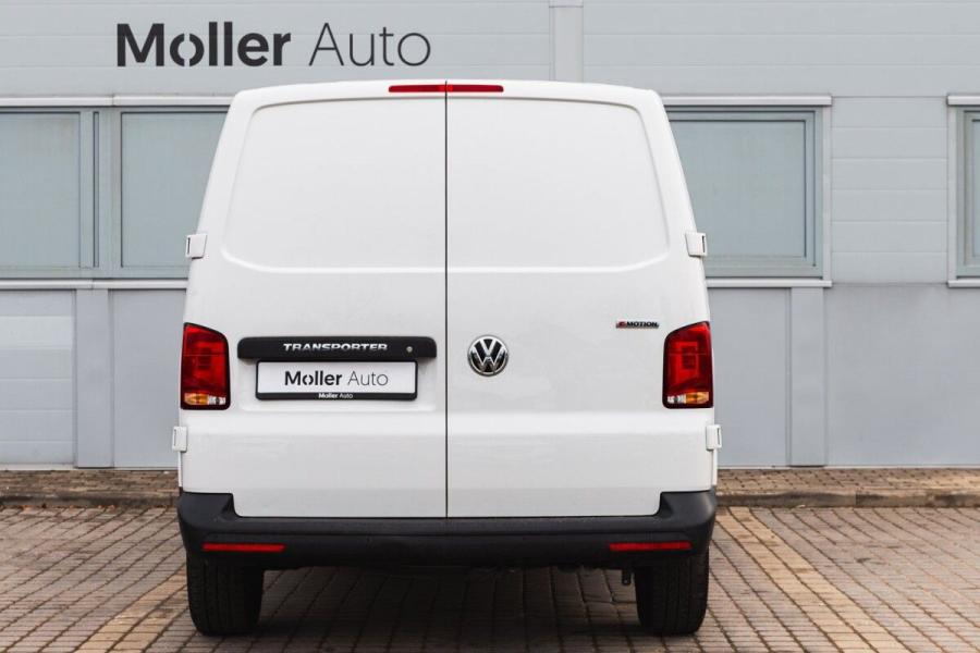White Volkswagen Transporter 2021 in Ventspils, with an engine capacity of 2.00 L and mileage of 175 thousand km for 18650 €, photo 4 on AUTOMOTO.COM.LV