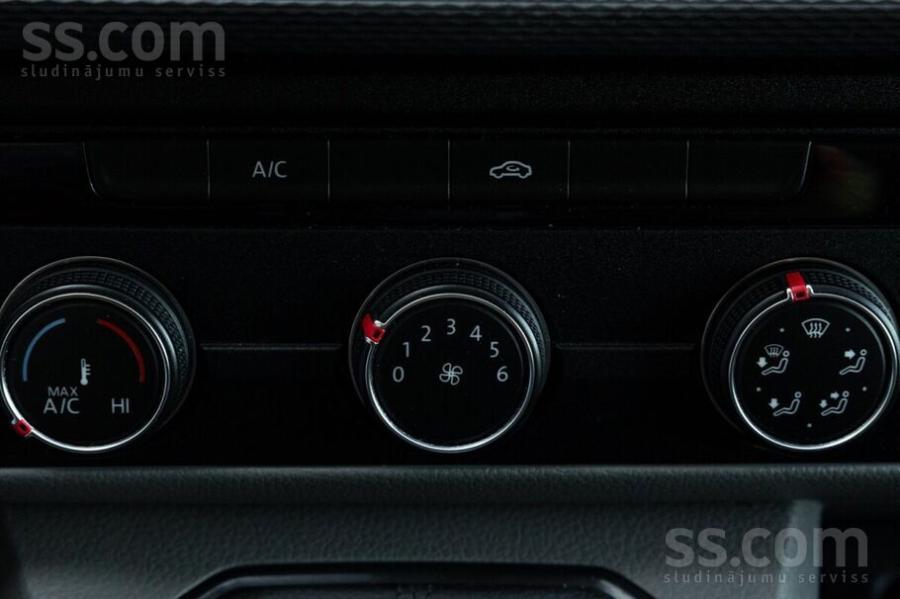 Balts Volkswagen Transporter 2022 Ventspils, ar dzinēja tilpumu 2.00 L un nobraukumu 136 tūkst. km par 18600 €, foto 26 vietnē AUTOMOTO.COM.LV