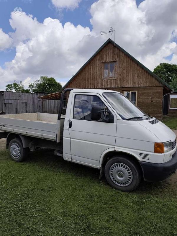 White Volkswagen Transporter 2000 in Mazeikiai, with an engine capacity of 2.50 L and mileage of 304 thousand km for 2500 €, photo 2 on AUTOMOTO.COM.LV