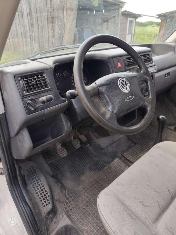 White Volkswagen Transporter 2000 in Mazeikiai, with an engine capacity of 2.50 L and mileage of 304 thousand km for 2500 €, photo 8 on AUTOMOTO.COM.LV
