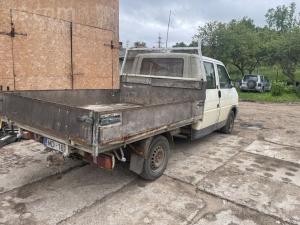 White Volkswagen Transporter 2000 in Rezekne, with an engine capacity of 2.50 L and mileage of 531 thousand km for 1350 €, photo 4 on AUTOMOTO.COM.LV