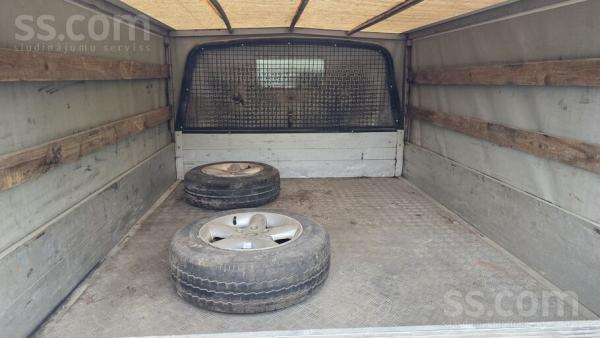 Balts Volkswagen Transporter 2002 Liepāja, ar dzinēja tilpumu 2.50 L un nobraukumu 376 tūkst. km par 2500 €, foto 5 vietnē AUTOMOTO.COM.LV
