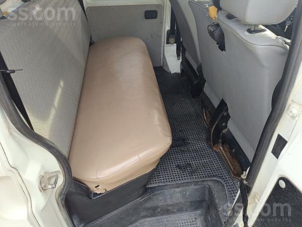 Фольксваген Transporter 2002 в Лиепая на AUTOMOTO.COM.LV Белый Фольксваген Transporter 2002 в Лиепая, объемом двигателя 2.40 л и пробегом 476 тыс. км за 2950 €, фото 8 на AUTOMOTO.COM.LV