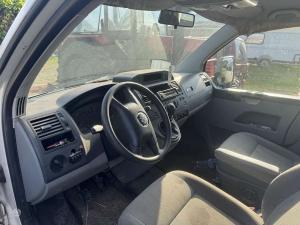 Balts Volkswagen Transporter 2005 Utena, ar dzinēja tilpumu 2.50 L un nobraukumu 390 tūkst. km par 3500 €, foto 4 vietnē AUTOMOTO.COM.LV