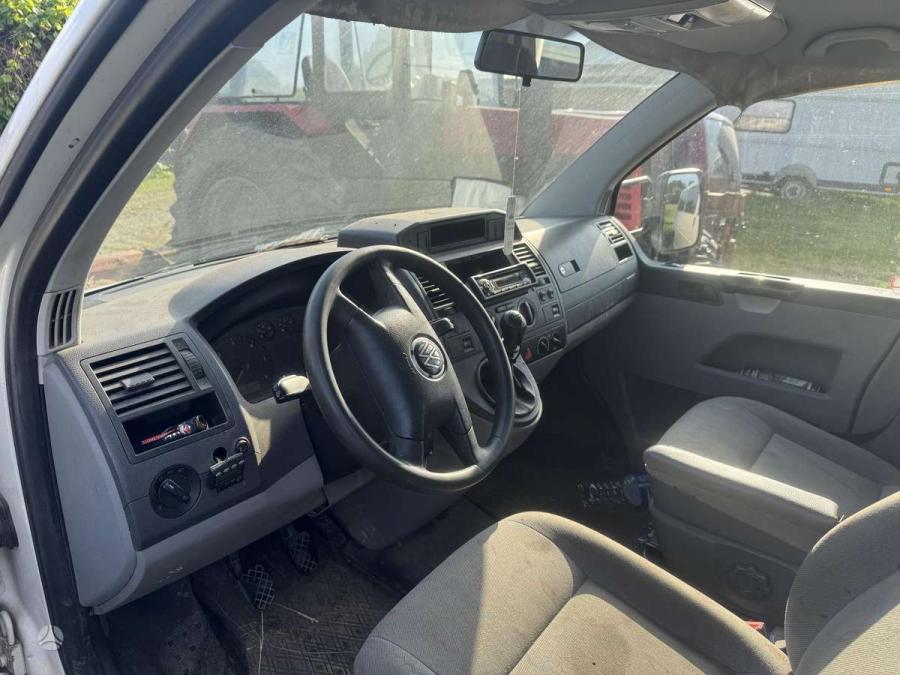 Balts Volkswagen Transporter 2005 Utena, ar dzinēja tilpumu 2.50 L un nobraukumu 390 tūkst. km par 3500 €, foto 4 vietnē AUTOMOTO.COM.LV