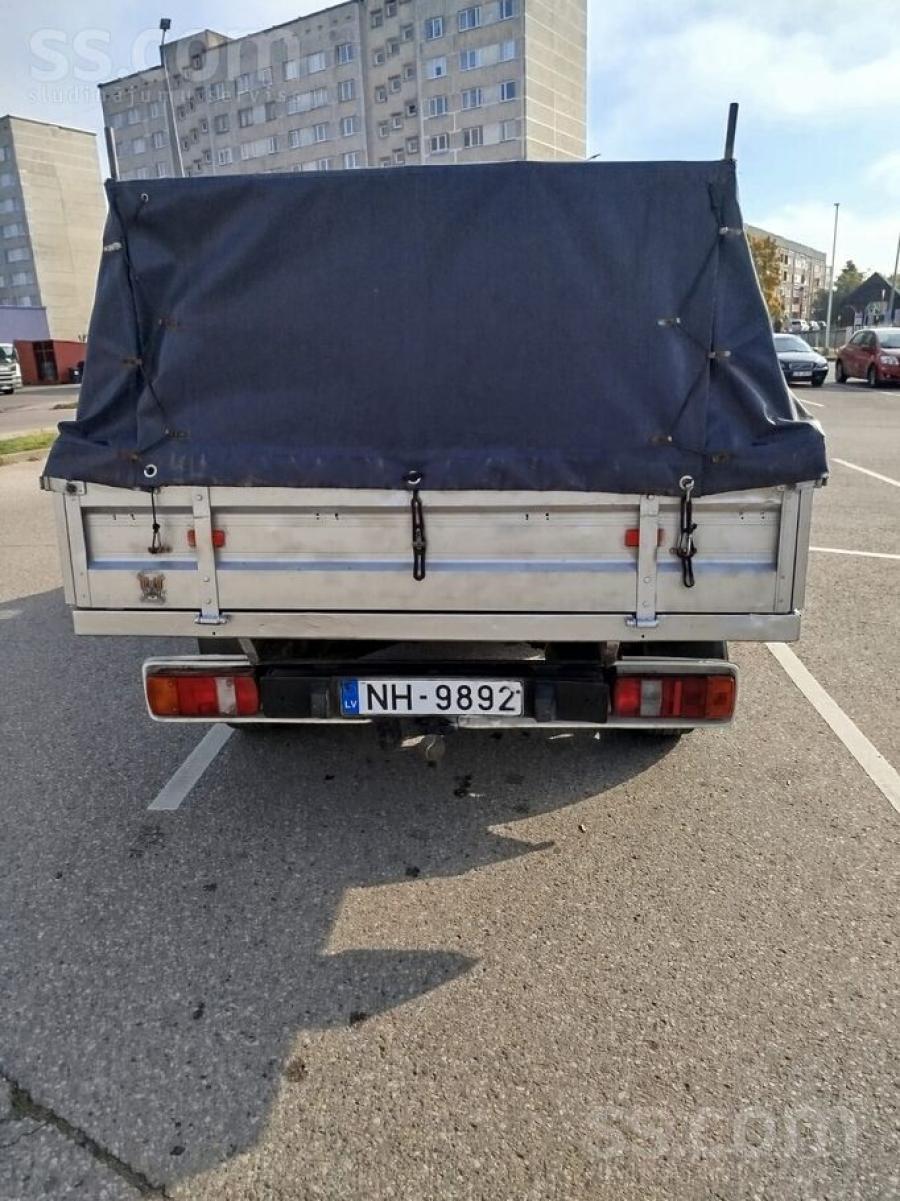 Balts Volkswagen Transporter 2006 Daugavpils, ar dzinēja tilpumu 1.90 L un nobraukumu 358 tūkst. km par 4400 €, foto 3 vietnē AUTOMOTO.COM.LV