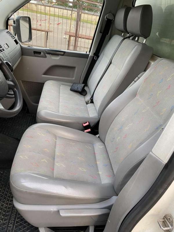 White Volkswagen Transporter 2009 in Telschi, with an engine capacity of 1.90 L and mileage of 160 thousand km for 5500 €, photo 9 on AUTOMOTO.COM.LV