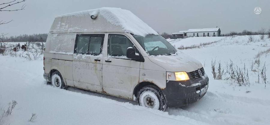 White Volkswagen Transporter 2008 in Trakai, with an engine capacity of 2.50 L and mileage of 320 thousand km for 4500 €, photo 6 on AUTOMOTO.COM.LV