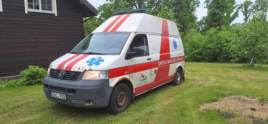 White Volkswagen Transporter 2008 in Trakai, with an engine capacity of 2.50 L and mileage of 385 thousand km for 3050 €, photo 1 on AUTOMOTO.COM.LV
