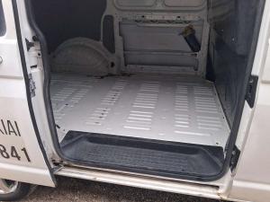 White Volkswagen Transporter 2010 in Utena, with an engine capacity of 1.97 L and mileage of 288 thousand km for 4400 €, photo 6 on AUTOMOTO.COM.LV