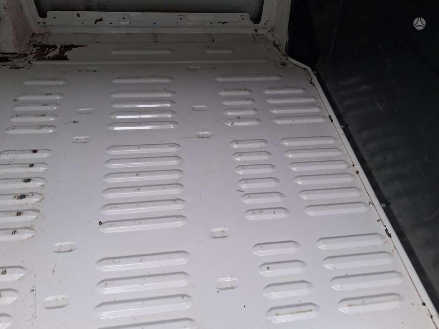 White Volkswagen Transporter 2010 in Utena, with an engine capacity of 1.97 L and mileage of 288 thousand km for 4400 €, photo 7 on AUTOMOTO.COM.LV
