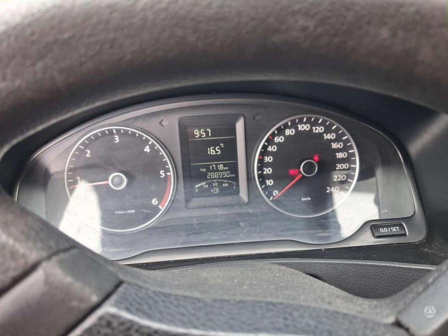 White Volkswagen Transporter 2010 in Utena, with an engine capacity of 1.97 L and mileage of 288 thousand km for 4400 €, photo 16 on AUTOMOTO.COM.LV