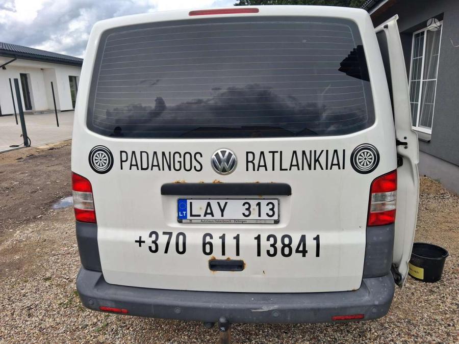 White Volkswagen Transporter 2010 in Utena, with an engine capacity of 1.97 L and mileage of 288 thousand km for 4400 €, photo 18 on AUTOMOTO.COM.LV