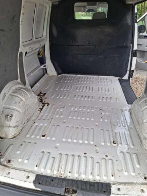 White Volkswagen Transporter 2010 in Utena, with an engine capacity of 1.97 L and mileage of 288 thousand km for 4400 €, photo 19 on AUTOMOTO.COM.LV