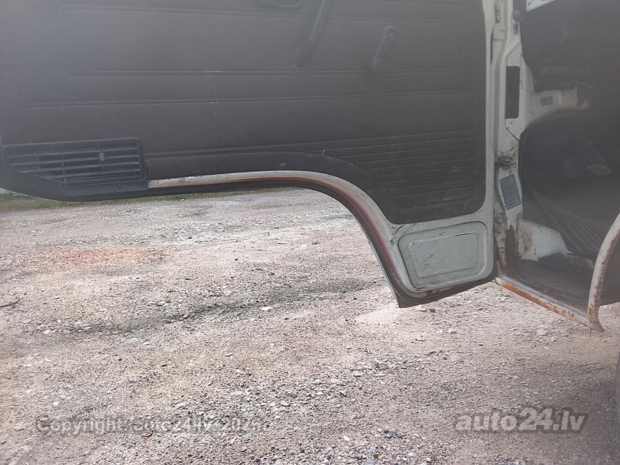 Balts Volkswagen Transporter 1982 Tapa, ar dzinēja tilpumu 1.60 L un nobraukumu 0 tūkst. km par 1999 €, foto 4 vietnē AUTOMOTO.COM.LV