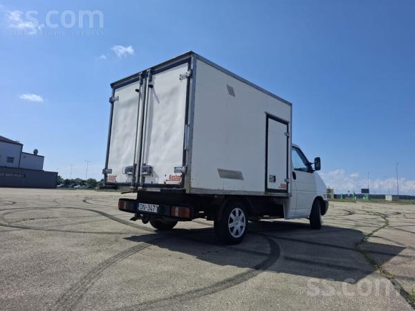 White Volkswagen Transporter 1998 in Jelgava, with an engine capacity of 2.50 L and mileage of 325 thousand km for 3100 €, photo 3 on AUTOMOTO.COM.LV