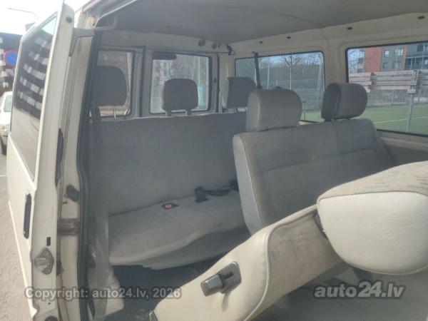 Balts Volkswagen Transporter 1999 Tallina, ar dzinēja tilpumu 2.50 L un nobraukumu 445 tūkst. km par 2000 €, foto 8 vietnē AUTOMOTO.COM.LV