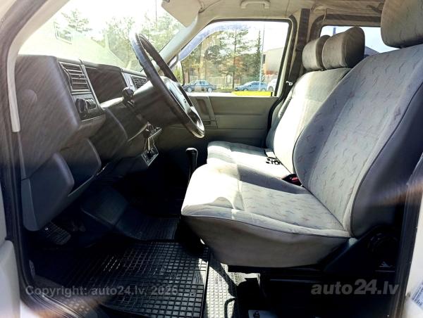 Balts Volkswagen Transporter 1999 Tallina, ar dzinēja tilpumu 2.50 L un nobraukumu 446 tūkst. km par 3799 €, foto 10 vietnē AUTOMOTO.COM.LV