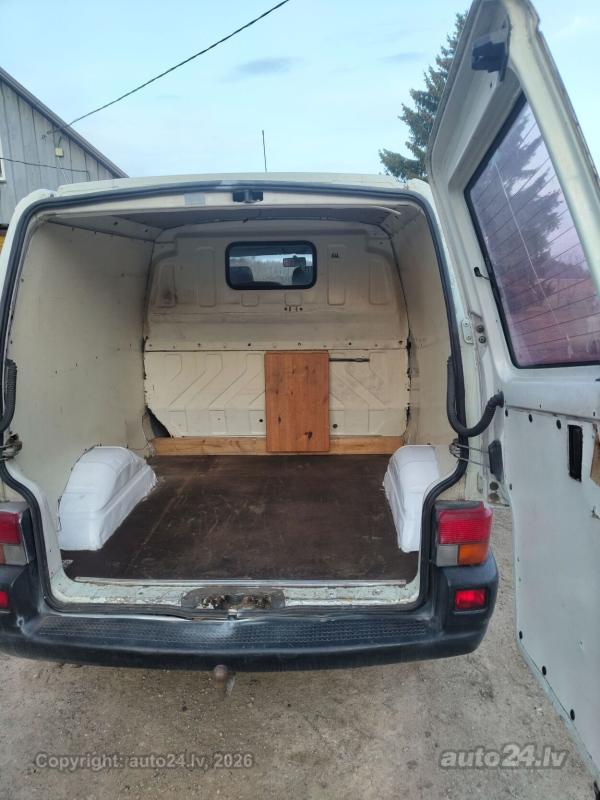 White Volkswagen Transporter 2001 in Tallinn, with an engine capacity of 1.90 L and mileage of 0 thousand km for 2100 €, photo 5 on AUTOMOTO.COM.LV